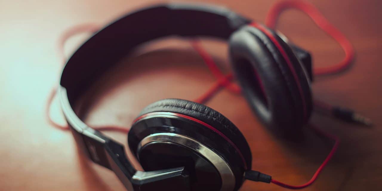 Different Types of Headphones Explained - Crunch Reviews